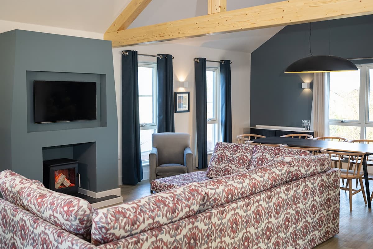 Carningli Lodge | Accommodation | Bluestone Wales